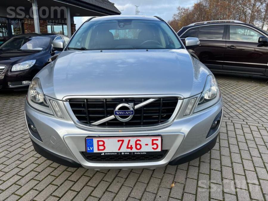 Grey Volvo XC60 2009 in Talsi, with an engine capacity of 2.40 L and mileage of 251 thousand km for 9770 €, photo 4 on AUTOMOTO.COM.LV