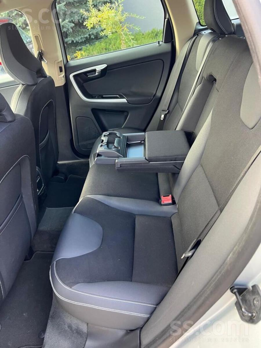 Grey Volvo XC60 2009 in Talsi, with an engine capacity of 2.40 L and mileage of 251 thousand km for 9770 €, photo 13 on AUTOMOTO.COM.LV