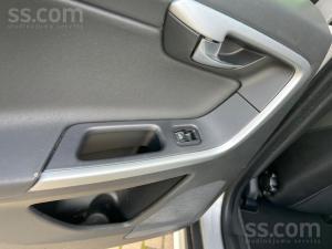 Grey Volvo XC60 2009 in Talsi, with an engine capacity of 2.40 L and mileage of 251 thousand km for 9770 €, photo 15 on AUTOMOTO.COM.LV