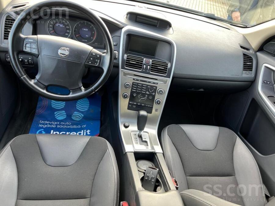 Grey Volvo XC60 2009 in Talsi, with an engine capacity of 2.40 L and mileage of 251 thousand km for 9770 €, photo 16 on AUTOMOTO.COM.LV
