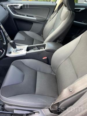 Grey Volvo XC60 2009 in Talsi, with an engine capacity of 2.40 L and mileage of 251 thousand km for 9770 €, photo 18 on AUTOMOTO.COM.LV