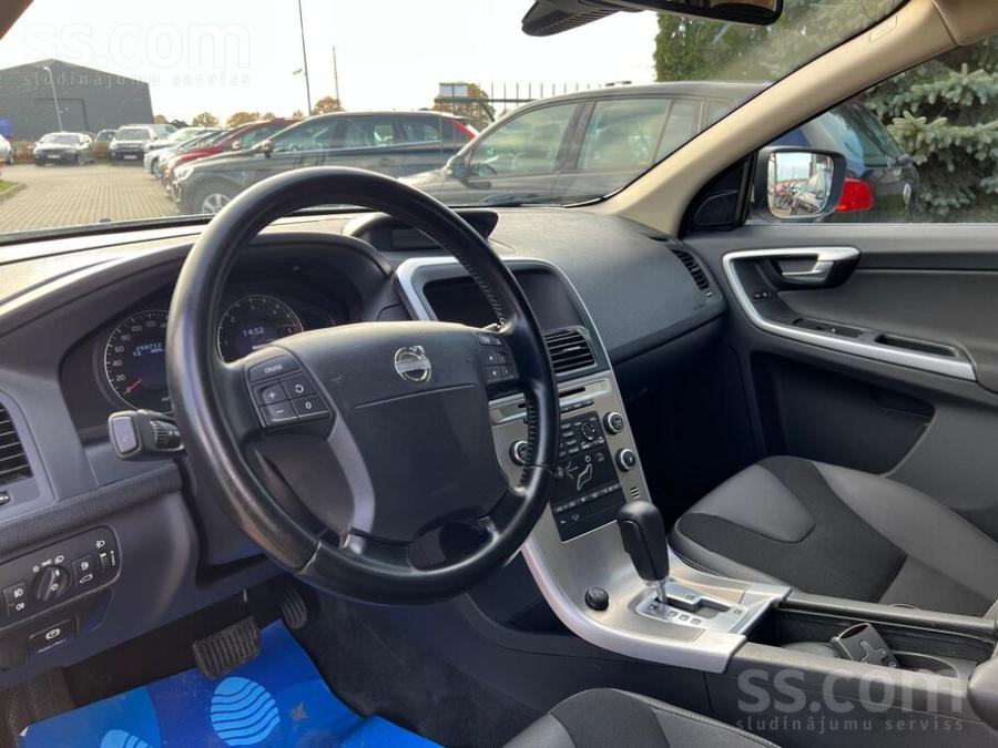 Grey Volvo XC60 2009 in Talsi, with an engine capacity of 2.40 L and mileage of 251 thousand km for 9770 €, photo 20 on AUTOMOTO.COM.LV