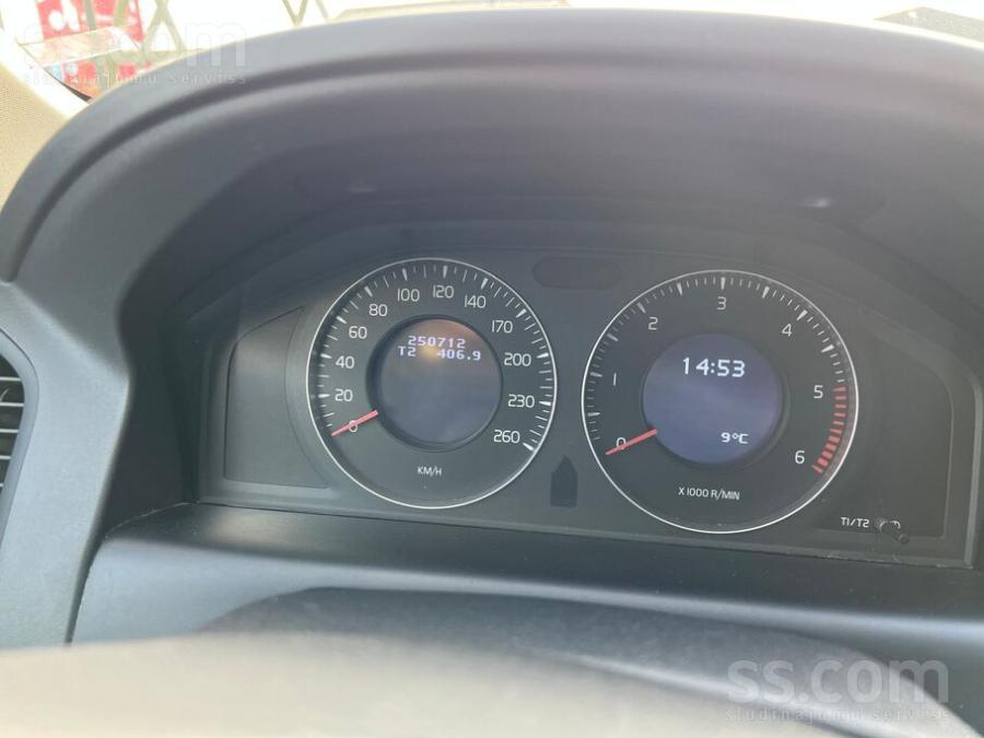 Grey Volvo XC60 2009 in Talsi, with an engine capacity of 2.40 L and mileage of 251 thousand km for 9770 €, photo 25 on AUTOMOTO.COM.LV