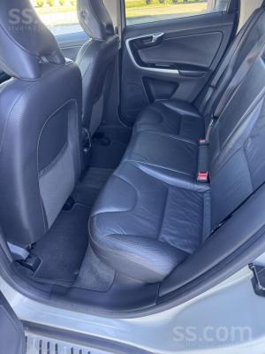 Pelēks Volvo XC60 2009 Jelgava, ar dzinēja tilpumu 2.40 L un nobraukumu 0 tūkst. km par 8750 €, foto 15 vietnē AUTOMOTO.COM.LV