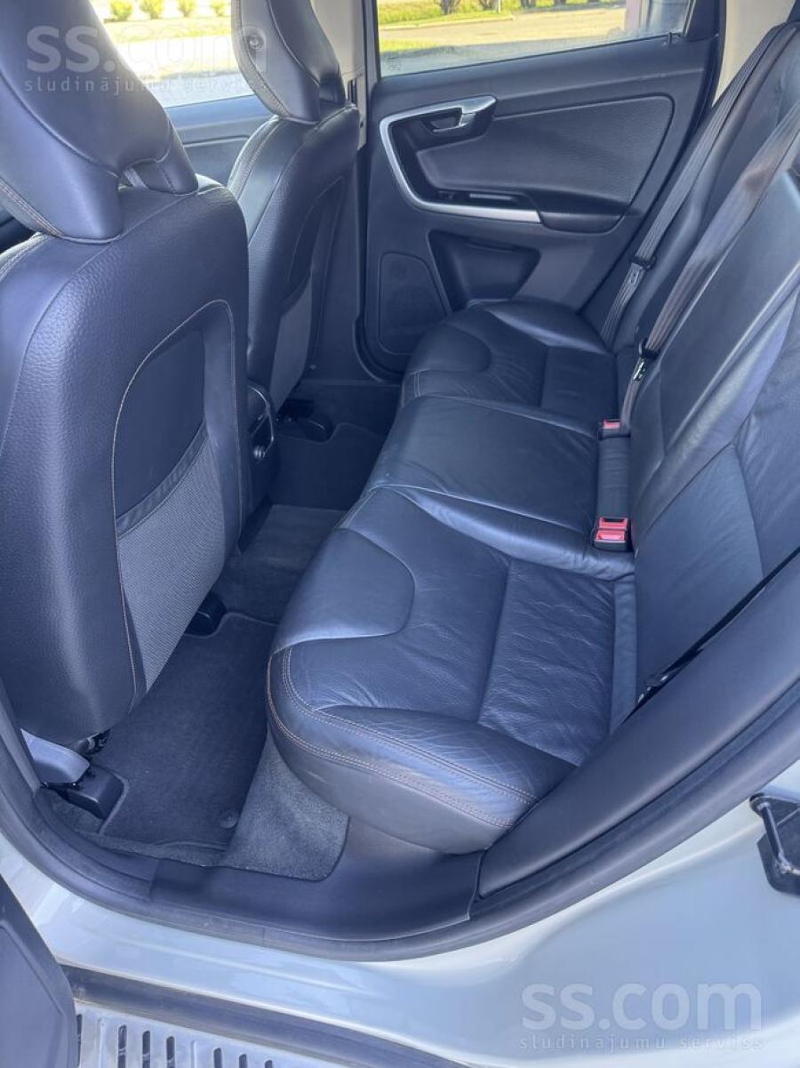 Pelēks Volvo XC60 2009 Jelgava, ar dzinēja tilpumu 2.40 L un nobraukumu 0 tūkst. km par 8750 €, foto 15 vietnē AUTOMOTO.COM.LV