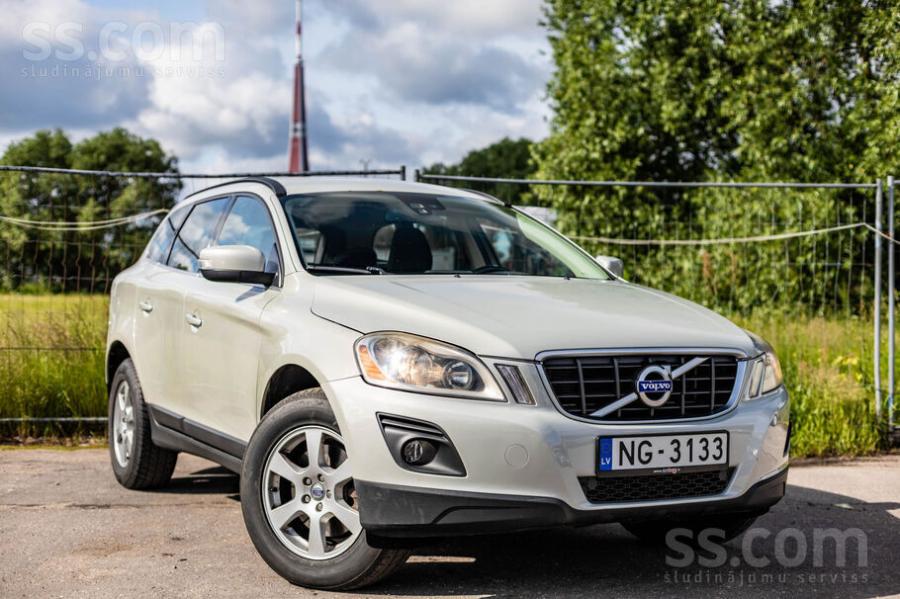Grey Volvo XC60 2009 in Riga, with an engine capacity of 2.40 L and mileage of 241 thousand km for 6990 €, photo 3 on AUTOMOTO.COM.LV