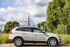 Grey Volvo XC60 2009 in Riga, with an engine capacity of 2.40 L and mileage of 241 thousand km for 6990 €, photo 6 on AUTOMOTO.COM.LV