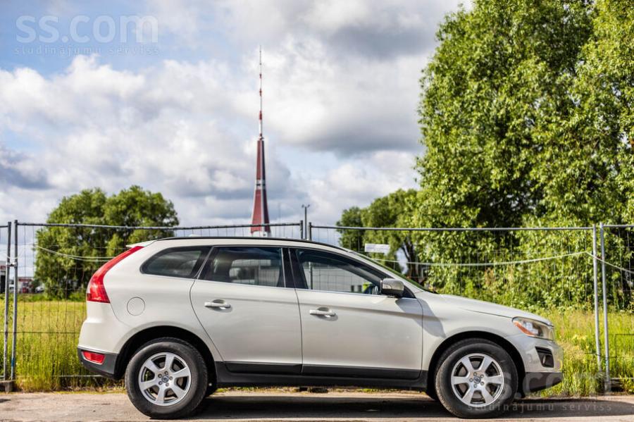 Grey Volvo XC60 2009 in Riga, with an engine capacity of 2.40 L and mileage of 241 thousand km for 6990 €, photo 6 on AUTOMOTO.COM.LV
