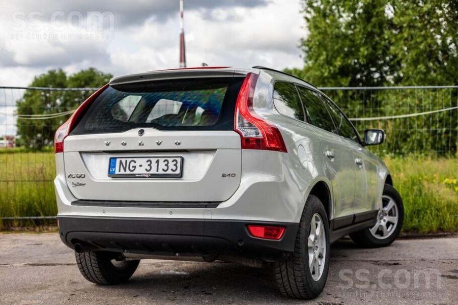 Grey Volvo XC60 2009 in Riga, with an engine capacity of 2.40 L and mileage of 241 thousand km for 6990 €, photo 8 on AUTOMOTO.COM.LV
