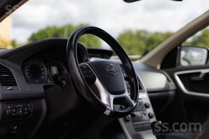 Grey Volvo XC60 2009 in Riga, with an engine capacity of 2.40 L and mileage of 241 thousand km for 6990 €, photo 14 on AUTOMOTO.COM.LV
