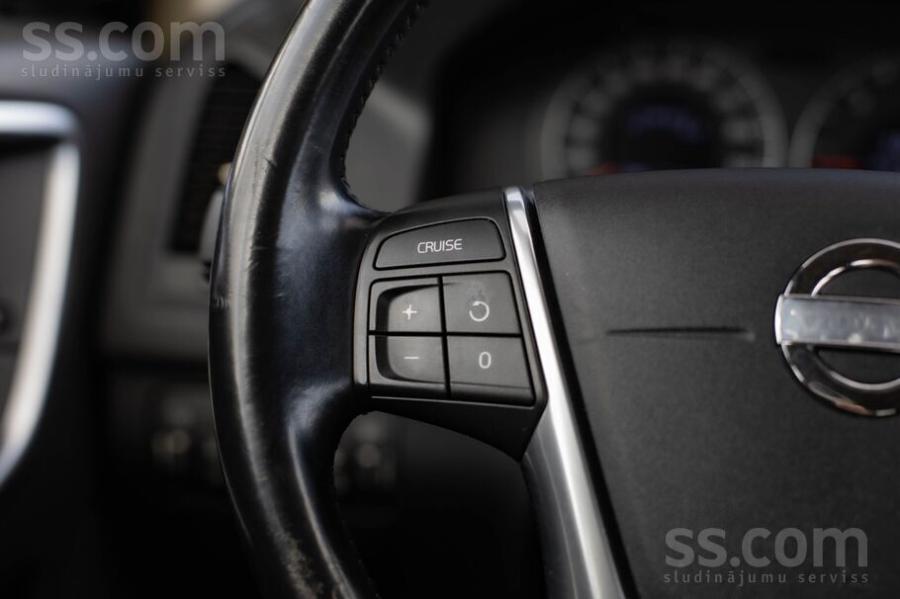 Grey Volvo XC60 2009 in Riga, with an engine capacity of 2.40 L and mileage of 241 thousand km for 6990 €, photo 17 on AUTOMOTO.COM.LV