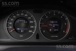 Grey Volvo XC60 2009 in Riga, with an engine capacity of 2.40 L and mileage of 241 thousand km for 6990 €, photo 19 on AUTOMOTO.COM.LV