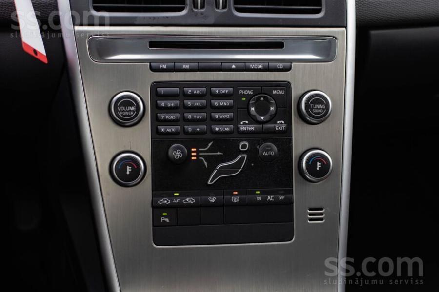 Grey Volvo XC60 2009 in Riga, with an engine capacity of 2.40 L and mileage of 241 thousand km for 6990 €, photo 24 on AUTOMOTO.COM.LV