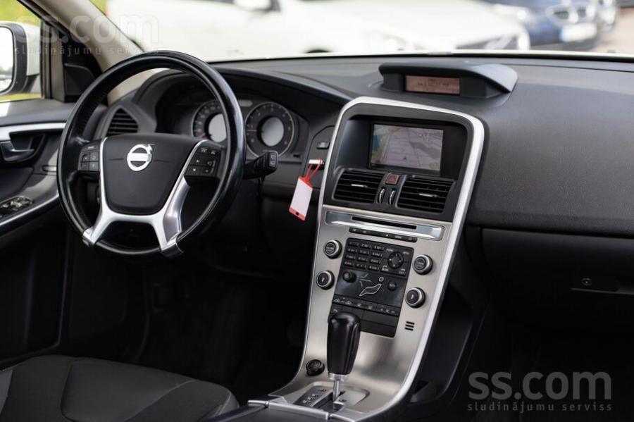 Grey Volvo XC60 2009 in Riga, with an engine capacity of 2.40 L and mileage of 241 thousand km for 6990 €, photo 26 on AUTOMOTO.COM.LV