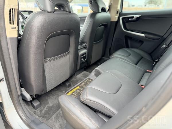 Pelēks Volvo XC60 2009 Rīga, ar dzinēja tilpumu 2.40 L un nobraukumu 230 tūkst. km par 9500 €, foto 10 vietnē AUTOMOTO.COM.LV