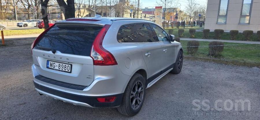 Grey Volvo XC60 2009 in Bauska, with an engine capacity of 2.40 L and mileage of 430 thousand km for 7500 €, photo 4 on AUTOMOTO.COM.LV