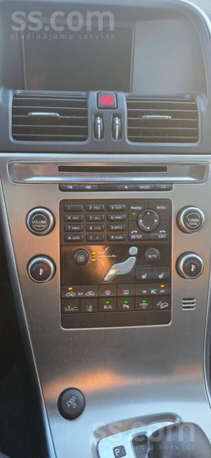 Grey Volvo XC60 2009 in Bauska, with an engine capacity of 2.40 L and mileage of 430 thousand km for 7500 €, photo 7 on AUTOMOTO.COM.LV