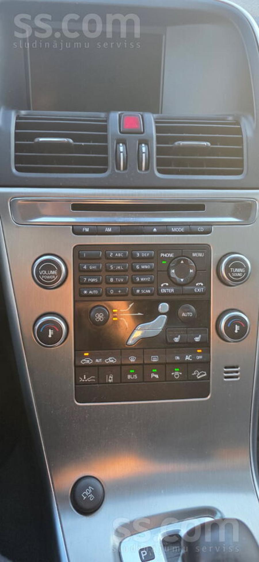 Grey Volvo XC60 2009 in Bauska, with an engine capacity of 2.40 L and mileage of 430 thousand km for 7500 €, photo 7 on AUTOMOTO.COM.LV
