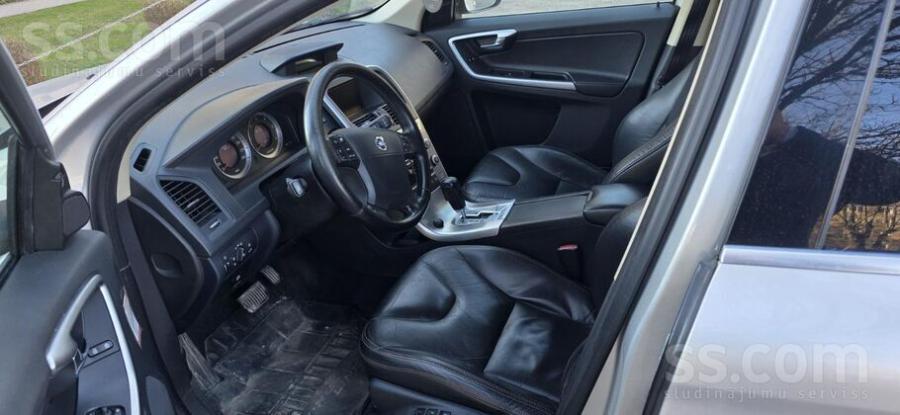 Grey Volvo XC60 2009 in Bauska, with an engine capacity of 2.40 L and mileage of 430 thousand km for 7500 €, photo 8 on AUTOMOTO.COM.LV