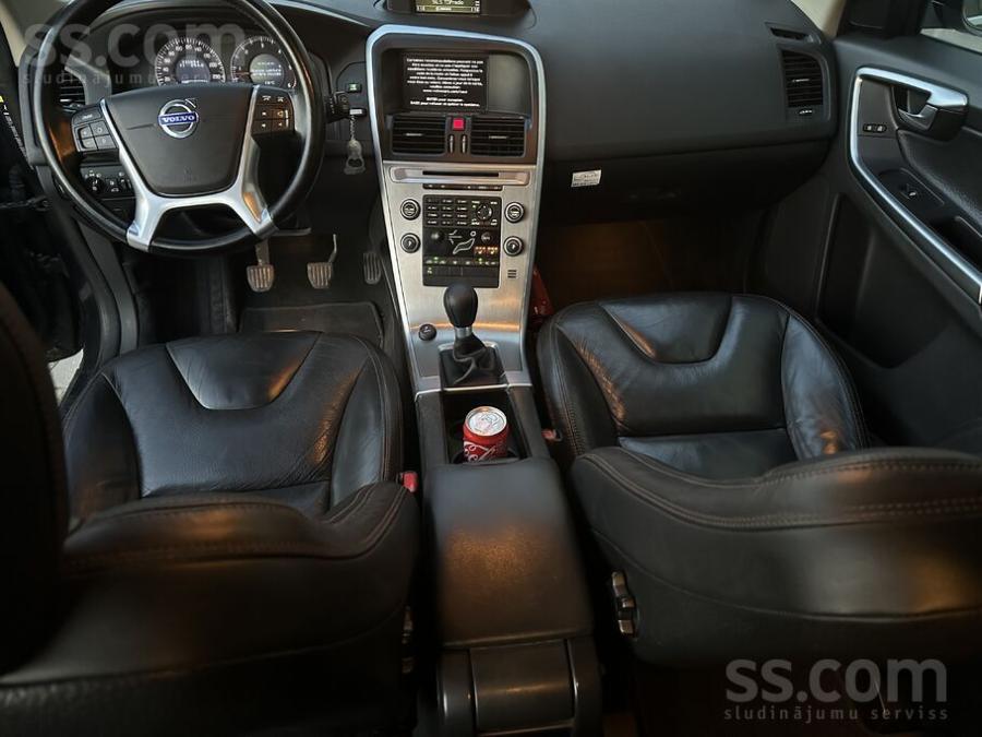 Pelēks Volvo XC60 2009 Bauska, ar dzinēja tilpumu 2.40 L un nobraukumu 334 tūkst. km par 7700 €, foto 2 vietnē AUTOMOTO.COM.LV