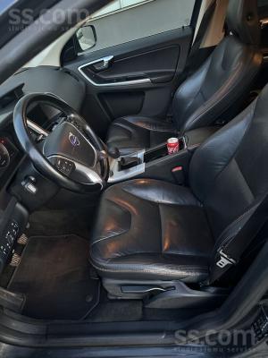 Pelēks Volvo XC60 2009 Bauska, ar dzinēja tilpumu 2.40 L un nobraukumu 334 tūkst. km par 7700 €, foto 3 vietnē AUTOMOTO.COM.LV