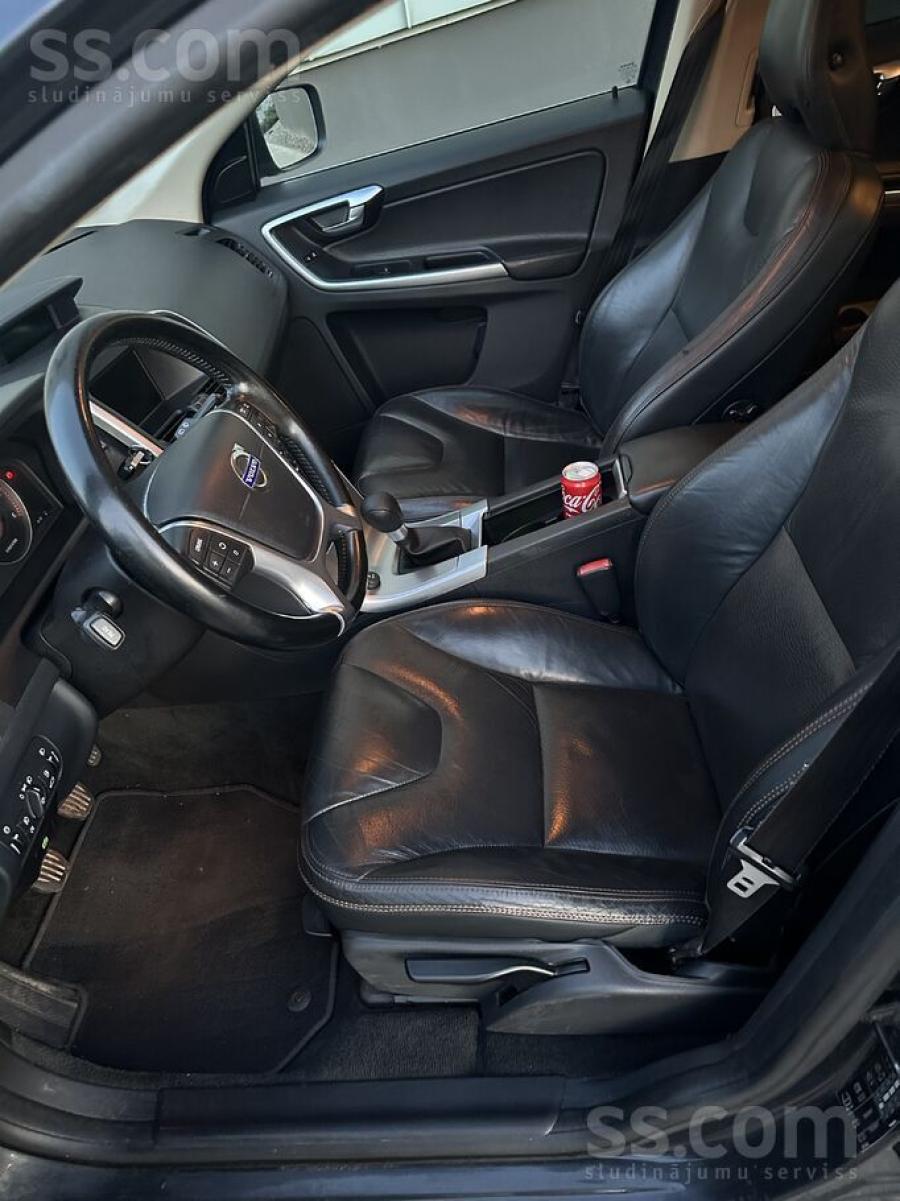 Pelēks Volvo XC60 2009 Bauska, ar dzinēja tilpumu 2.40 L un nobraukumu 334 tūkst. km par 7700 €, foto 3 vietnē AUTOMOTO.COM.LV