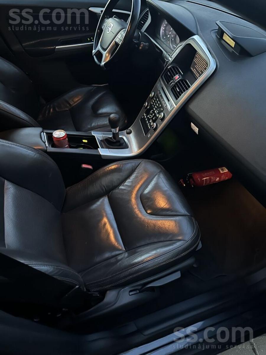 Pelēks Volvo XC60 2009 Bauska, ar dzinēja tilpumu 2.40 L un nobraukumu 334 tūkst. km par 7700 €, foto 4 vietnē AUTOMOTO.COM.LV