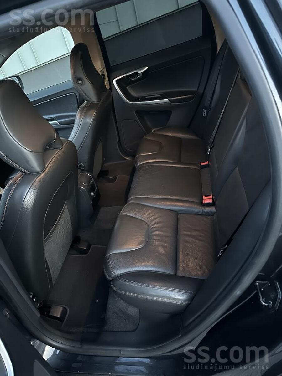 Pelēks Volvo XC60 2009 Bauska, ar dzinēja tilpumu 2.40 L un nobraukumu 334 tūkst. km par 7700 €, foto 5 vietnē AUTOMOTO.COM.LV