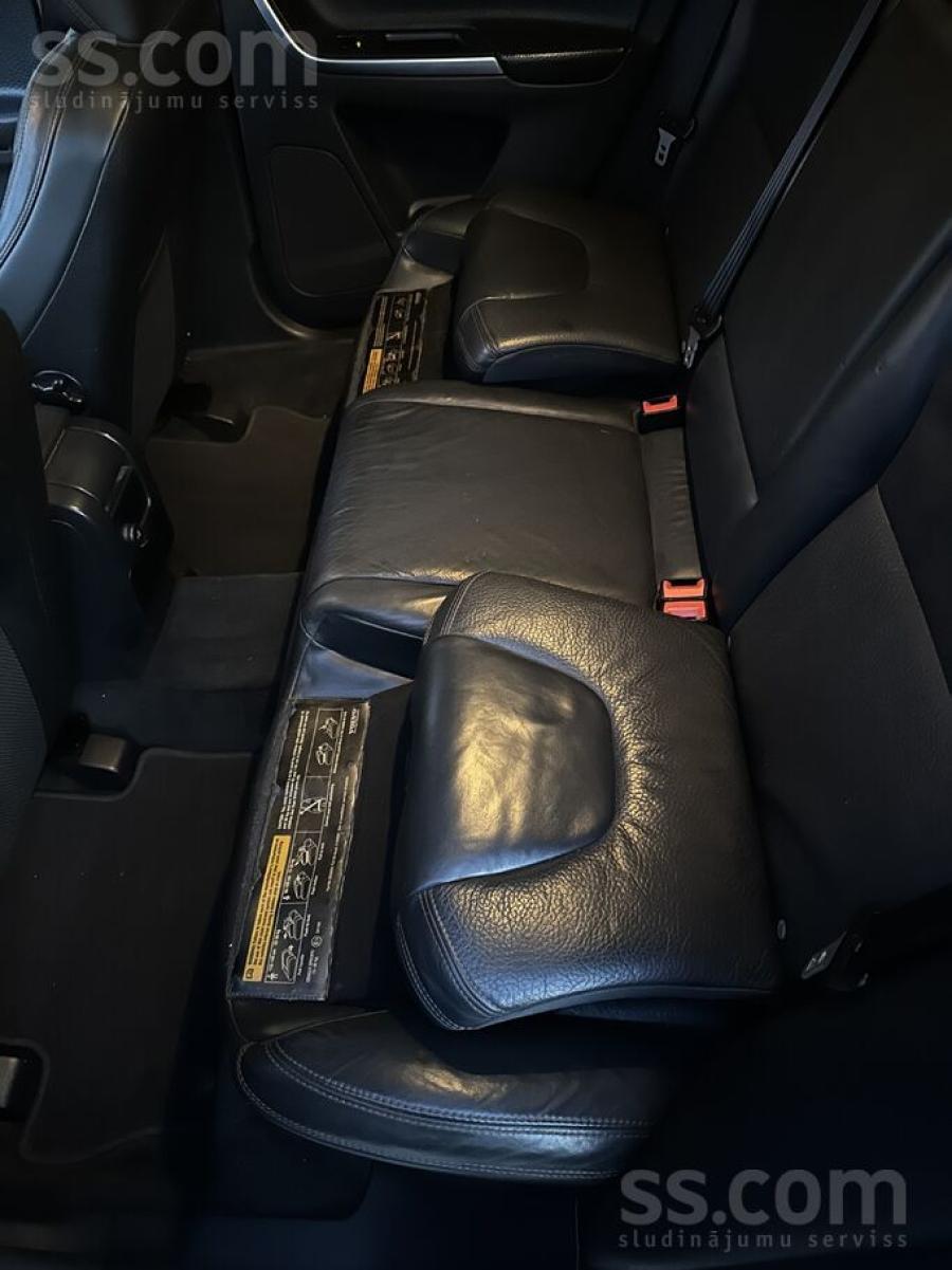 Pelēks Volvo XC60 2009 Bauska, ar dzinēja tilpumu 2.40 L un nobraukumu 334 tūkst. km par 7700 €, foto 6 vietnē AUTOMOTO.COM.LV
