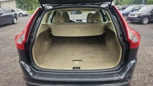 Grey Volvo XC60 2009 in Riga, with an engine capacity of 2.40 L and mileage of 251 thousand km for 6500 €, photo 6 on AUTOMOTO.COM.LV