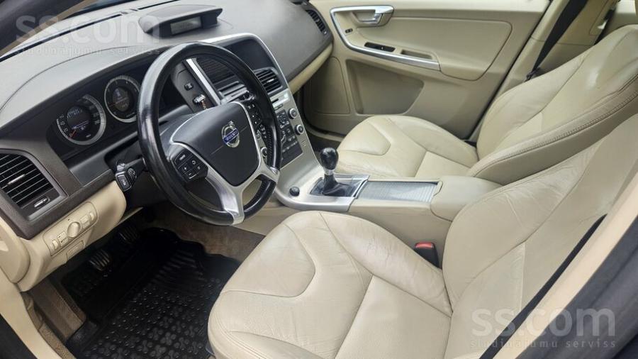 Grey Volvo XC60 2009 in Riga, with an engine capacity of 2.40 L and mileage of 251 thousand km for 6500 €, photo 7 on AUTOMOTO.COM.LV