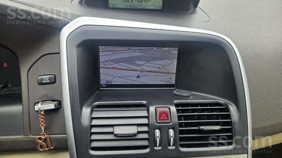 Grey Volvo XC60 2009 in Riga, with an engine capacity of 2.40 L and mileage of 251 thousand km for 6500 €, photo 13 on AUTOMOTO.COM.LV
