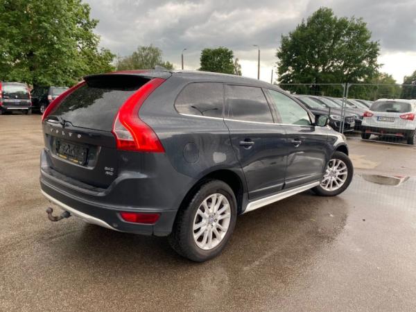 Pelēks Volvo XC60 2009 Rīga, ar dzinēja tilpumu 2.40 L un nobraukumu 287 tūkst. km par 8950 €, foto 4 vietnē AUTOMOTO.COM.LV