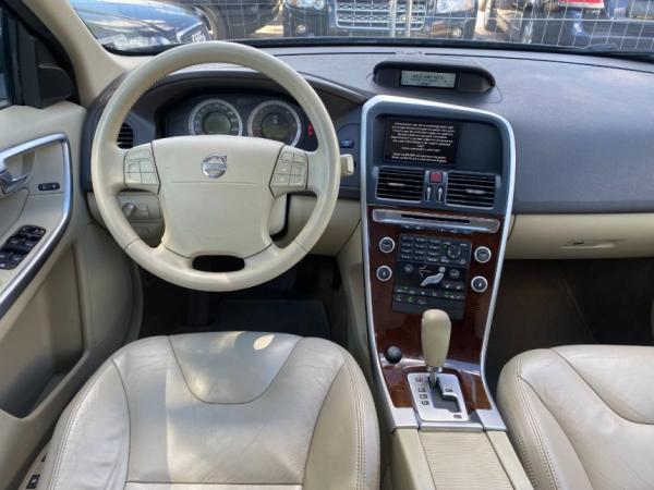 Pelēks Volvo XC60 2009 Rīga, ar dzinēja tilpumu 2.40 L un nobraukumu 287 tūkst. km par 8950 €, foto 7 vietnē AUTOMOTO.COM.LV