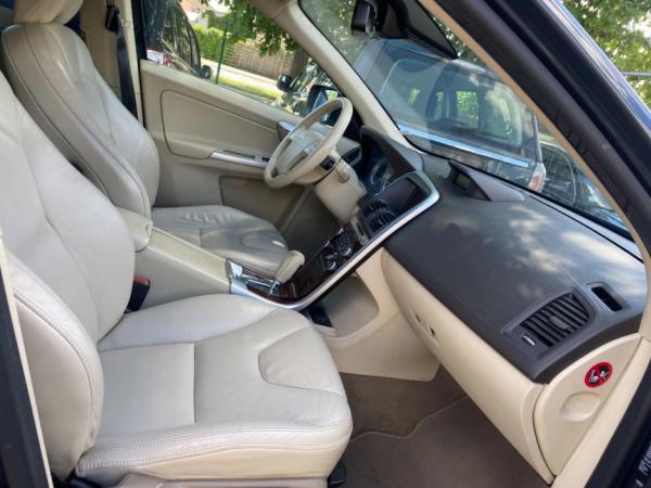 Pelēks Volvo XC60 2009 Rīga, ar dzinēja tilpumu 2.40 L un nobraukumu 287 tūkst. km par 8950 €, foto 9 vietnē AUTOMOTO.COM.LV