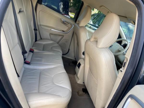 Pelēks Volvo XC60 2009 Rīga, ar dzinēja tilpumu 2.40 L un nobraukumu 287 tūkst. km par 8950 €, foto 10 vietnē AUTOMOTO.COM.LV