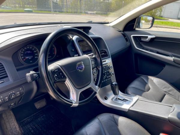 Grey Volvo XC60 2009 in Riga, with an engine capacity of 2.40 L and mileage of 0 thousand km for 8300 €, photo 7 on AUTOMOTO.COM.LV