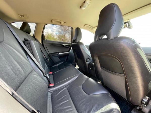 Pelēks Volvo XC60 2009 Rīga, ar dzinēja tilpumu 2.40 L un nobraukumu 0 tūkst. km par 8300 €, foto 9 vietnē AUTOMOTO.COM.LV
