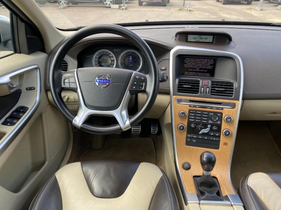Pelēks Volvo XC60 2009 Rīga, ar dzinēja tilpumu 2.40 L un nobraukumu 265 tūkst. km par 9650 €, foto 8 vietnē AUTOMOTO.COM.LV