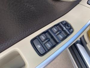 Pelēks Volvo XC60 2009 Rīga, ar dzinēja tilpumu 2.40 L un nobraukumu 265 tūkst. km par 9650 €, foto 15 vietnē AUTOMOTO.COM.LV