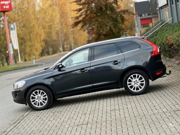 Grey Volvo XC60 2009 in Riga, with an engine capacity of 2.40 L and mileage of 249 thousand km for 8690 €, photo 5 on AUTOMOTO.COM.LV