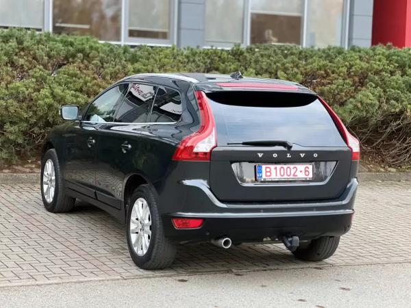 Grey Volvo XC60 2009 in Riga, with an engine capacity of 2.40 L and mileage of 249 thousand km for 8690 €, photo 7 on AUTOMOTO.COM.LV