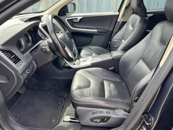 Pelēks Volvo XC60 2009 Rīga, ar dzinēja tilpumu 2.40 L un nobraukumu 0 tūkst. km par 7995 €, foto 10 vietnē AUTOMOTO.COM.LV
