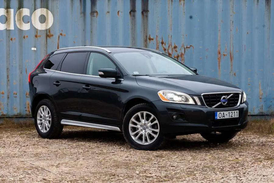 Pelēks Volvo XC60 2009 Rīga, ar dzinēja tilpumu 2.40 L un nobraukumu 360 tūkst. km par 7995 €, foto 1 vietnē AUTOMOTO.COM.LV