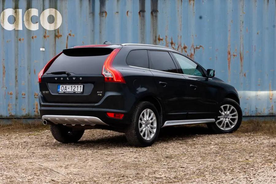 Pelēks Volvo XC60 2009 Rīga, ar dzinēja tilpumu 2.40 L un nobraukumu 360 tūkst. km par 7995 €, foto 4 vietnē AUTOMOTO.COM.LV