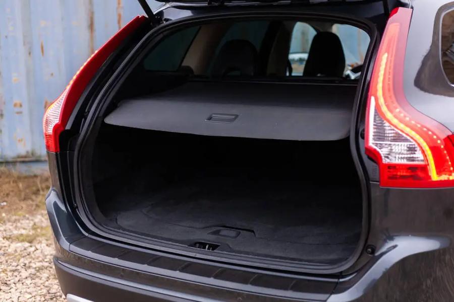 Pelēks Volvo XC60 2009 Rīga, ar dzinēja tilpumu 2.40 L un nobraukumu 360 tūkst. km par 7995 €, foto 7 vietnē AUTOMOTO.COM.LV