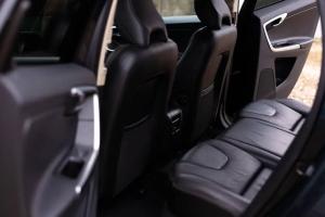 Pelēks Volvo XC60 2009 Rīga, ar dzinēja tilpumu 2.40 L un nobraukumu 360 tūkst. km par 7995 €, foto 14 vietnē AUTOMOTO.COM.LV