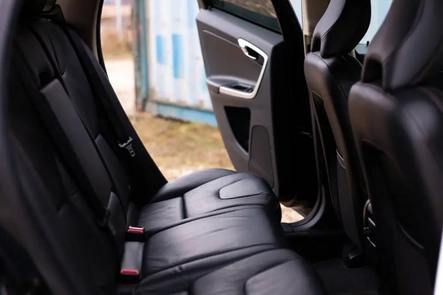 Pelēks Volvo XC60 2009 Rīga, ar dzinēja tilpumu 2.40 L un nobraukumu 360 tūkst. km par 7995 €, foto 15 vietnē AUTOMOTO.COM.LV