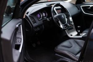Pelēks Volvo XC60 2009 Rīga, ar dzinēja tilpumu 2.40 L un nobraukumu 360 tūkst. km par 7995 €, foto 18 vietnē AUTOMOTO.COM.LV