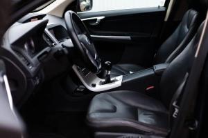 Pelēks Volvo XC60 2009 Rīga, ar dzinēja tilpumu 2.40 L un nobraukumu 360 tūkst. km par 7995 €, foto 20 vietnē AUTOMOTO.COM.LV